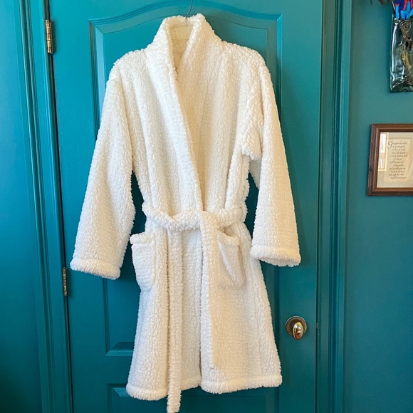 Pottery Barn | Intimates & Sleepwear | Pottery Barn Fluffy Robe Wonans ...